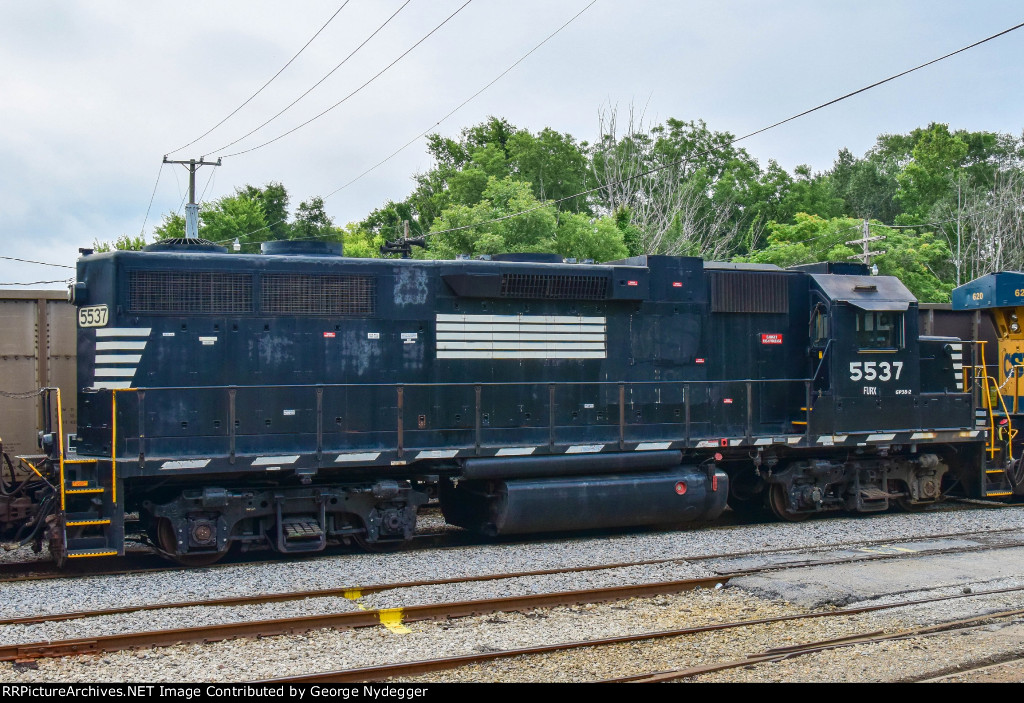 FURX 5537 / GP38-2